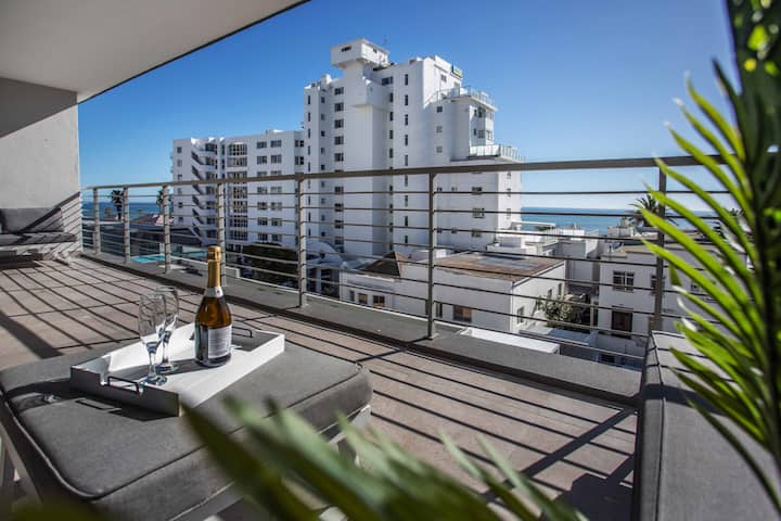 Sea Views • 3 Bedthe Fairmont Sea Point/bantrybay - Cape Town