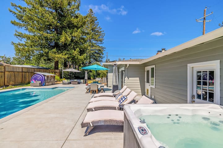 Happy House Getaway - Pool, Hot Tub & Wine Country - Santa Rosa, CA