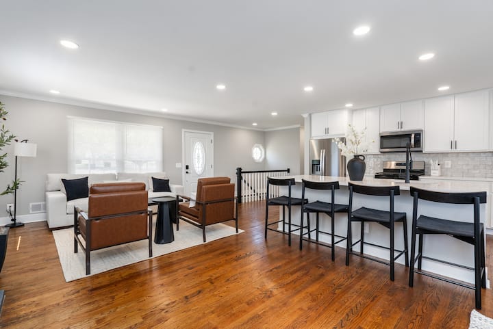 Timeless Elegant Getaway - Towson, MD