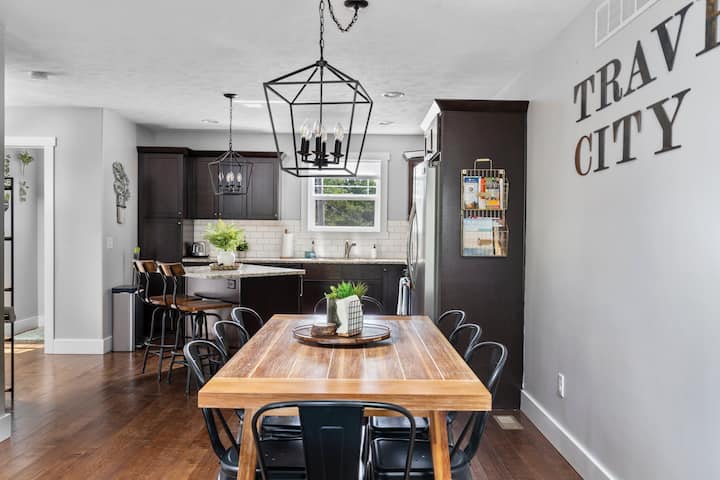 In Town 4br Home|pet Friendly|beaches|wineries - 特拉弗斯城