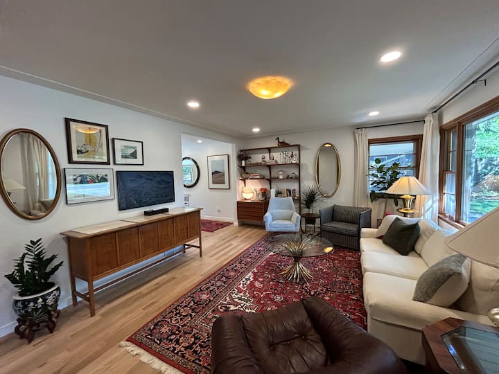 Modern, Central Douglas Retreat! - Douglas, MI