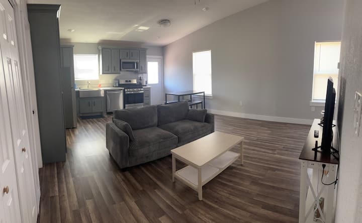 Private Upstairs Unit- Stay By The Bay - Baytown, TX