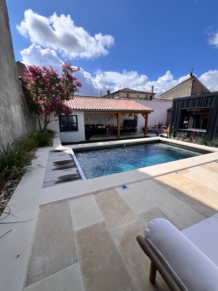 Belle Maison En Plein Cœur De Cognac Avec Piscine - Cognac