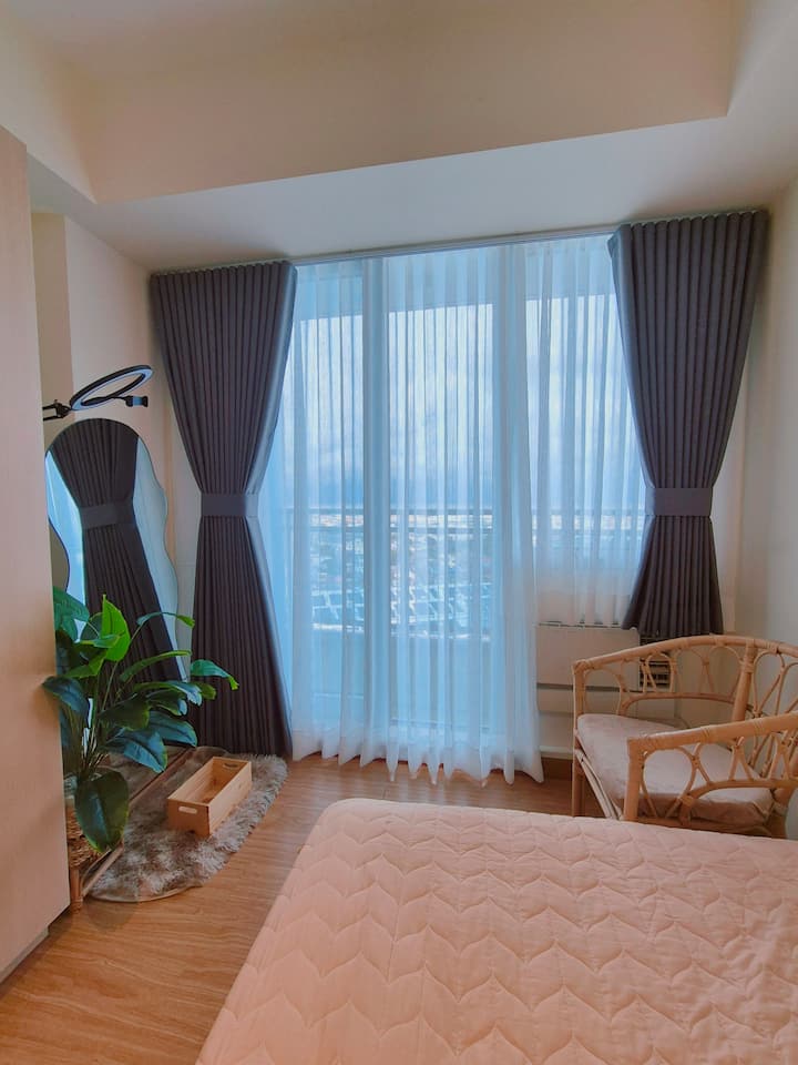 Azure 2br Cityview W/disney+ Netflix& Free Parking - Parañaque