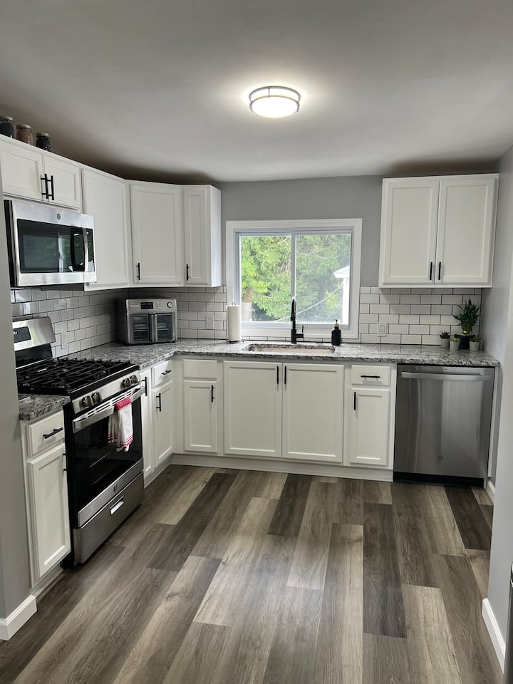 Gorgeous Fully Renovated House! - Syracuse, NY