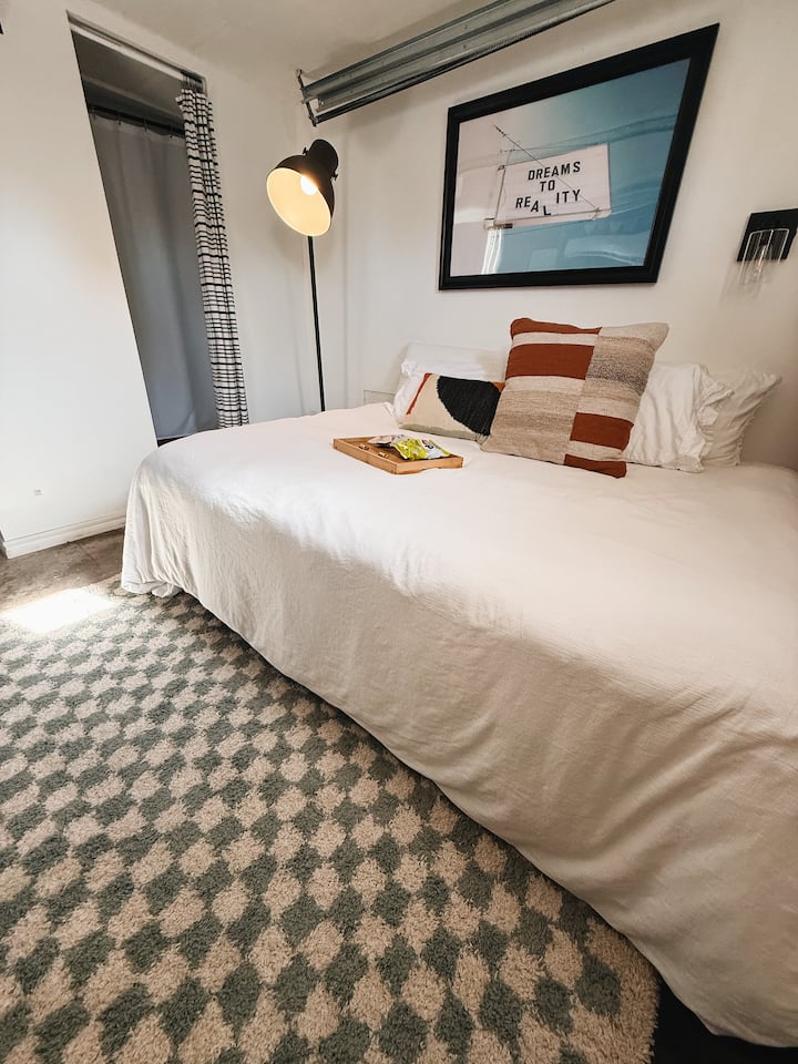 Garage Glamping Get-a-way! - Midtown - Oklahoma City