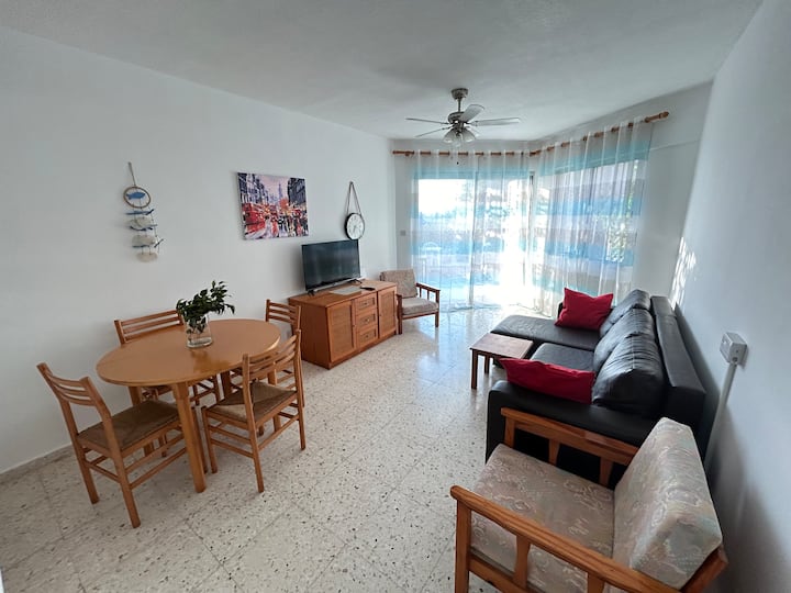Seaview 5* Apartment With Garden & Pool - Paphos