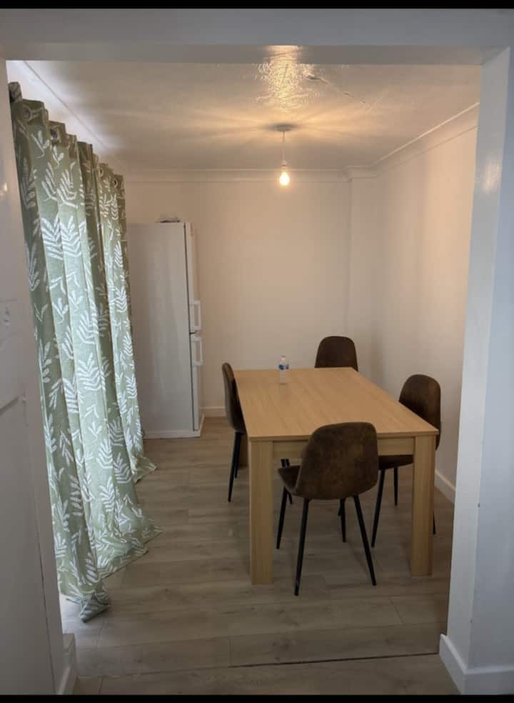 Ensuite Double Room Available In Broadmead Avenue - Northampton