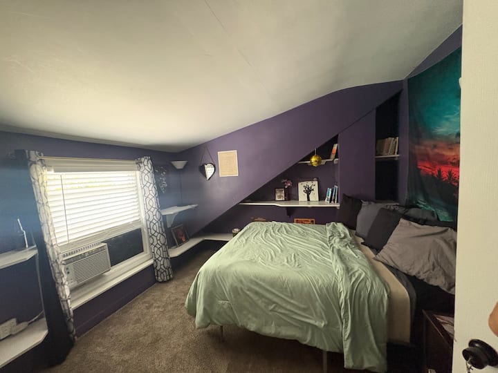 Luxury Retreat Minutes From Airport Modern & Chic - Dearborn, MI
