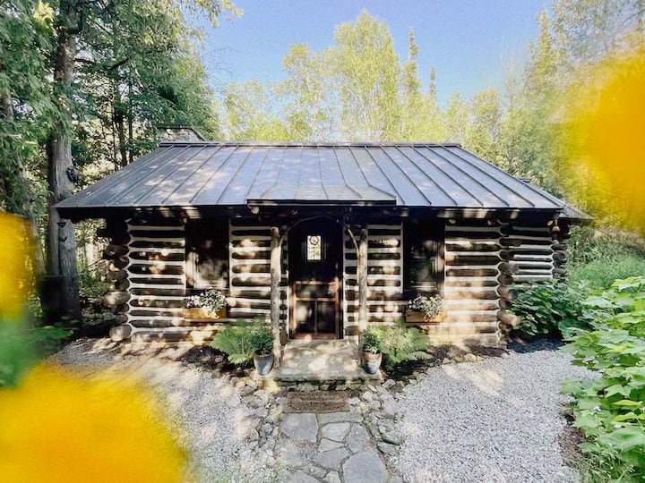 Tanglewood Cabin: Shorebird Hospitality Co. - Baileys Harbor, WI