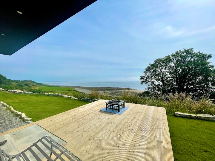 Hill Cottage: Mourne Seaside Haven With Ocean View - Northern Ireland
