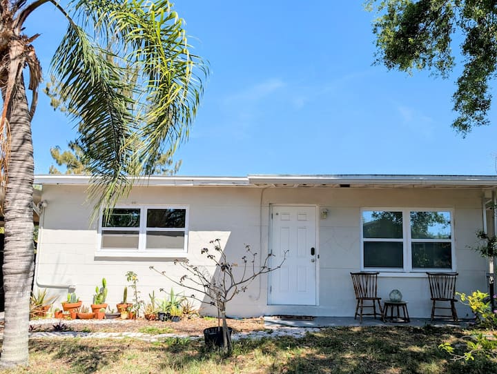 Green Home 2br I Central To Beach & Downtown - St. Petersburg, FL