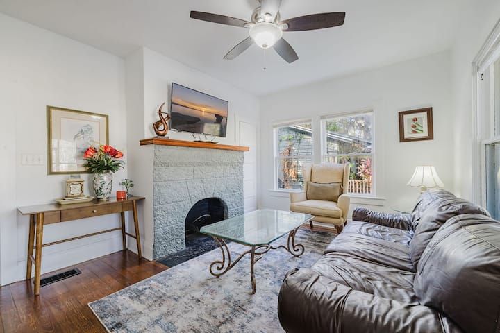 Simple, Clean Two Bedroom Apt Walk To Stetson (#2) - DeLand, FL