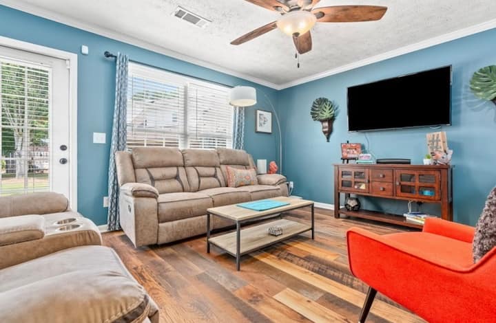Auburn Gameday Getaway + Theater - Auburn, AL