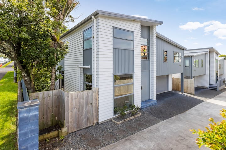 4 Bedroom Holiday Home Epsom - Auckland