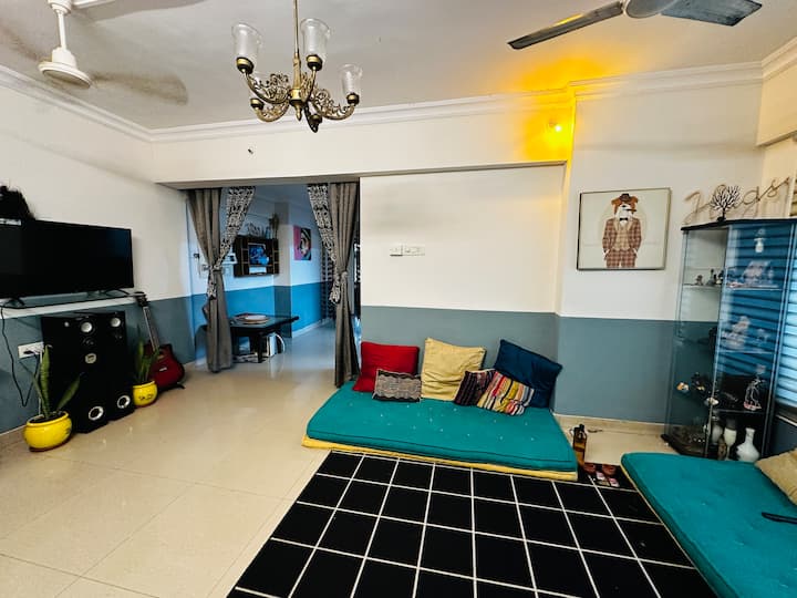 Thoh - The House Of Hugs - Mumbai