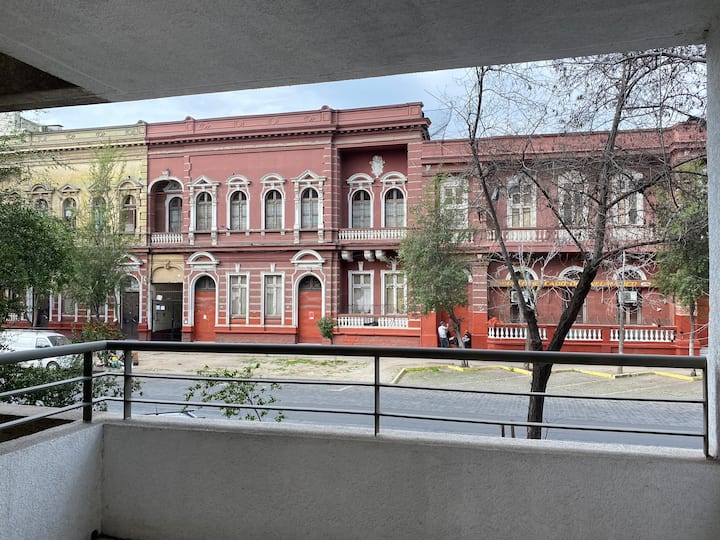 Dpto. Contemporáneo Frente A Edificio Histórico - Santiago, Chile