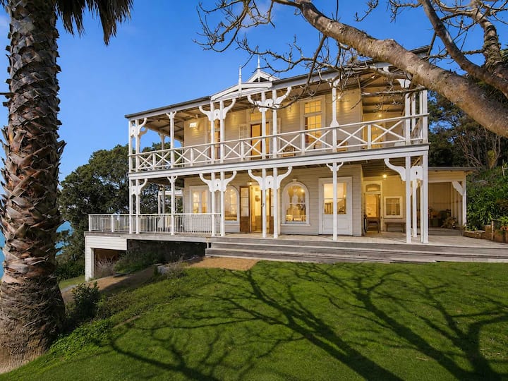 The Sanctuary - Hot Tub & Huruh Bay Views - Waiheke Island