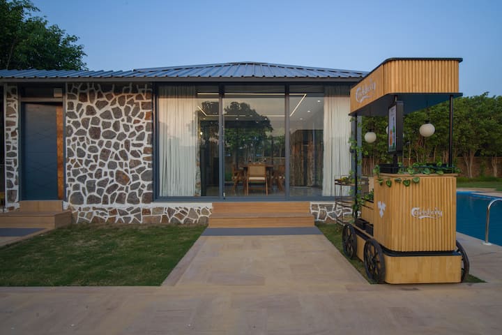 5 Bhk Farm W/ Tent, Pool, Garden & Pond-side Swing - Manesar