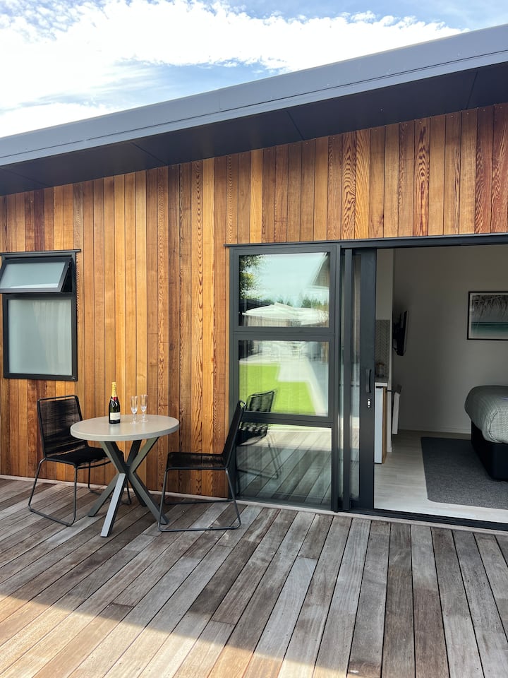 Cosy Newly Built 1 Bedroom Studio - Twizel