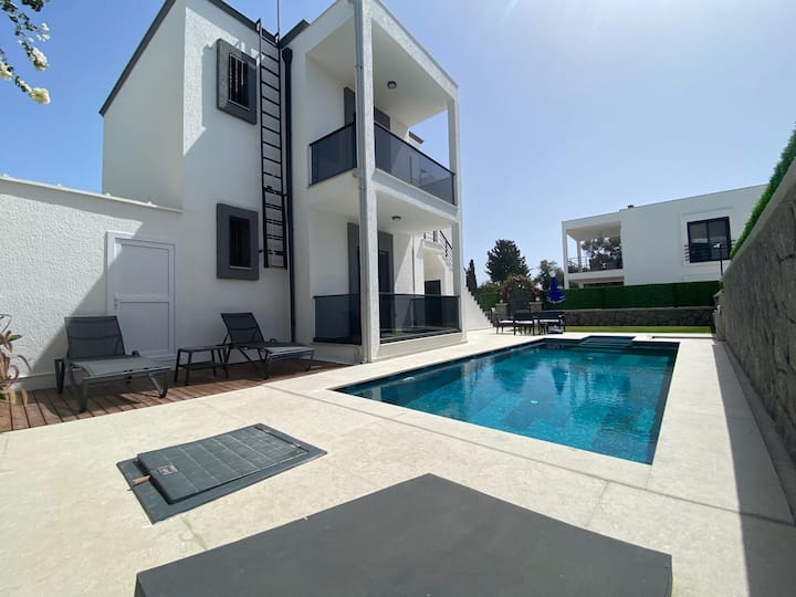 Bodrum Gümüşlük'te Lüks Daire - Gümüşlük