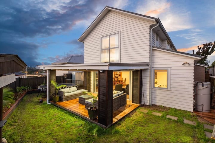 Modern Home By Westgate –Super Convenient Location - Riverhead
