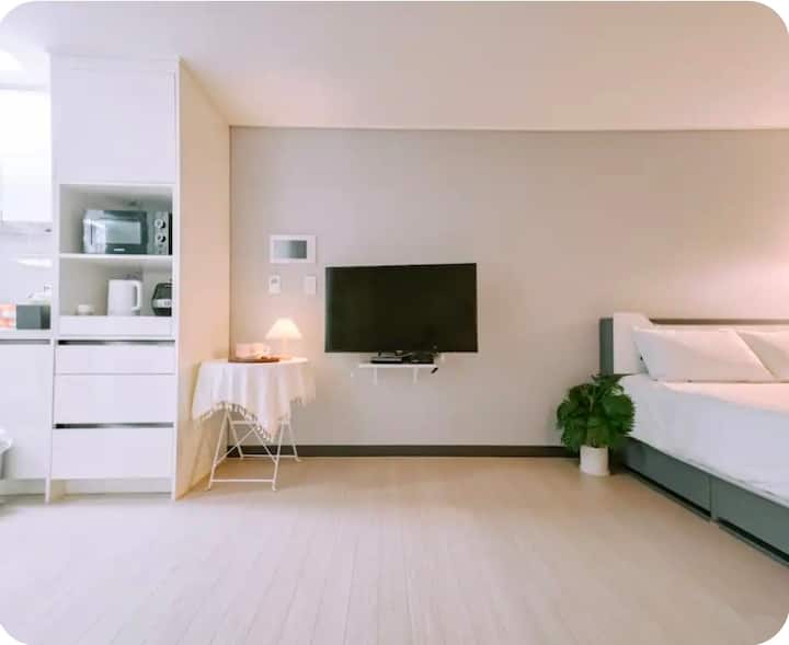 동동이네5
연박할인&무료주차&오션뷰&셀프체크인&오동동동백꽃&이순신광장10분&넷플&롯데몰3분 - South Korea