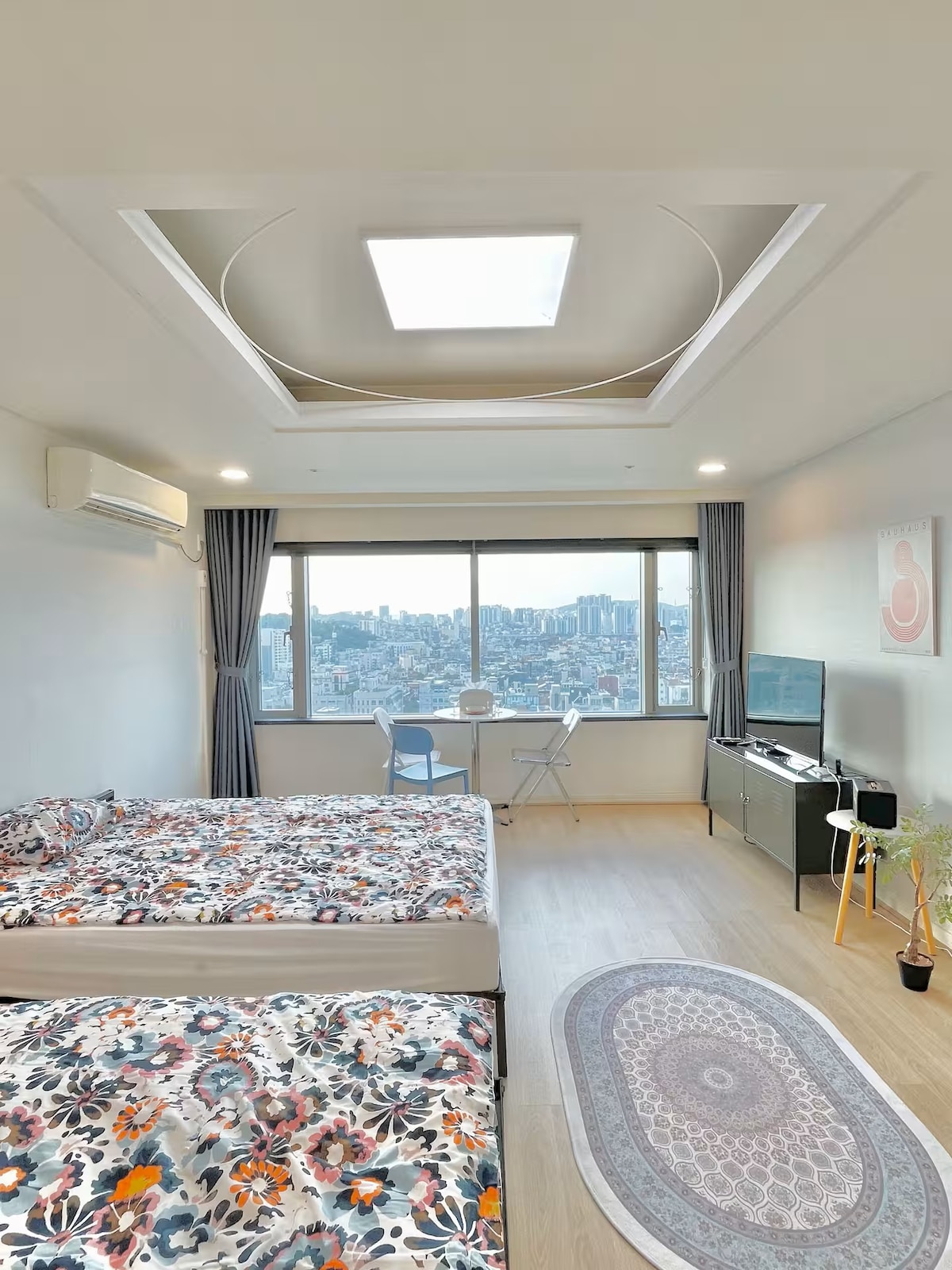 *2026 TOP* 4 seconds walk from Hongik University Station/Breathtaking ...