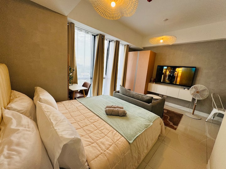 Staycation Near Venice Mall - Taguig