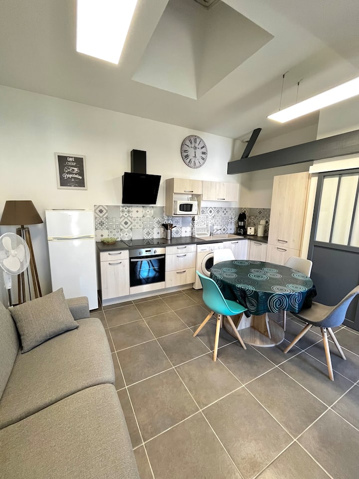 Appartement T2 En Fond De Jardin - Rochefort, France