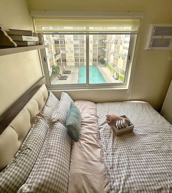 Cozy Corner South Forbes W/ Pool View Near Nuvali - Silang