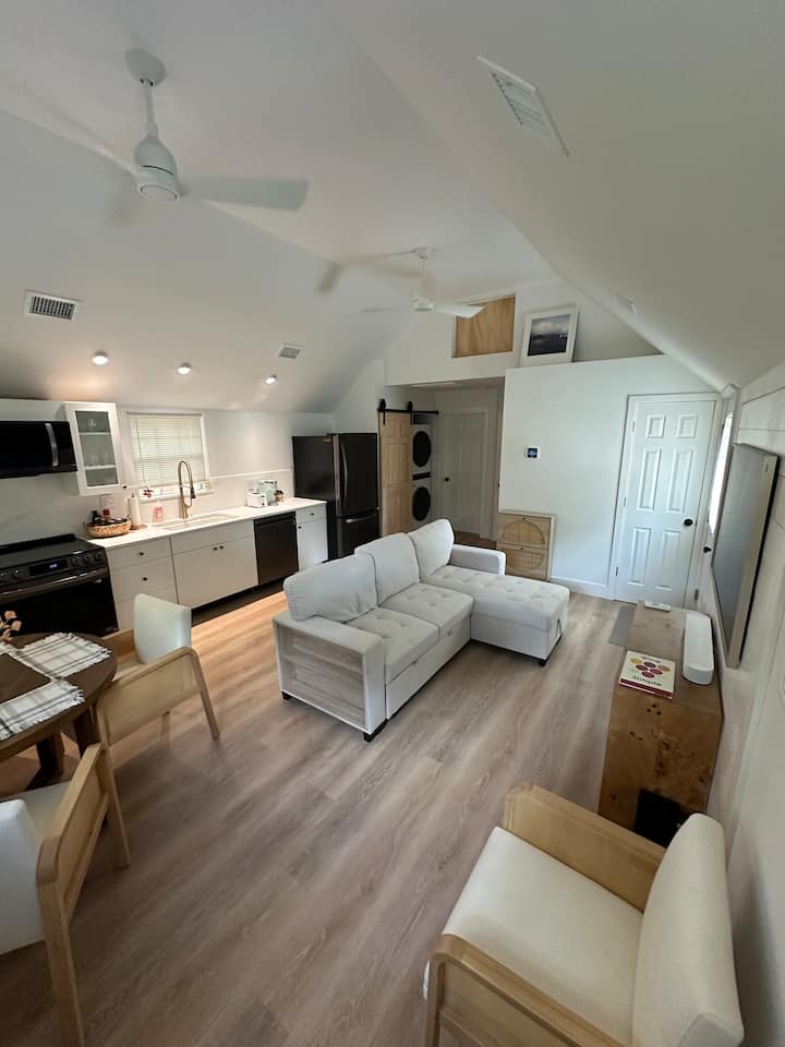 Oak Street Cottage - The Hamptons, NY