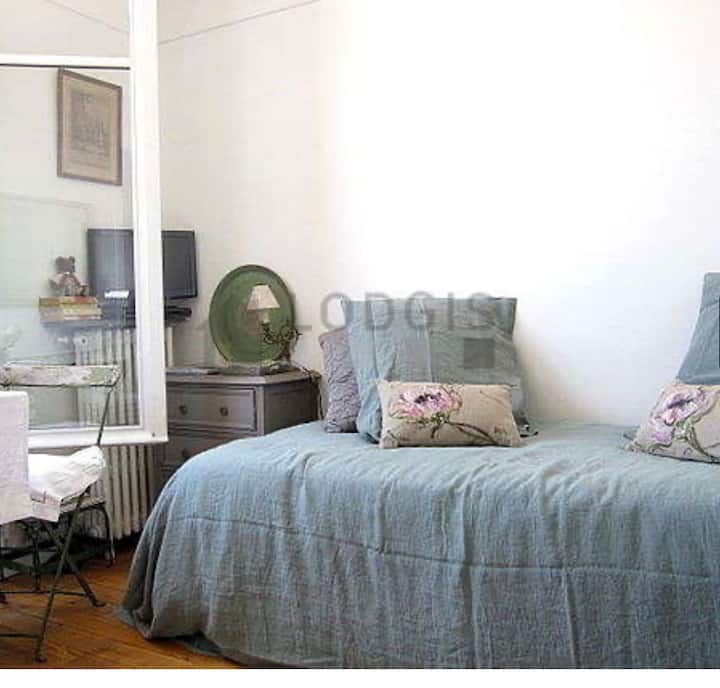 Studio Dernier éTage Avec Vue Dégagée Au Calme - París