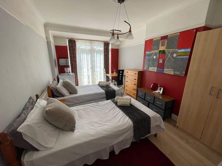 Charming Twin Room Near Wembley - London