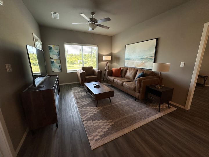 2 Bed 2 Bath | Pool/hot Tub/gym - Bentonville, AR