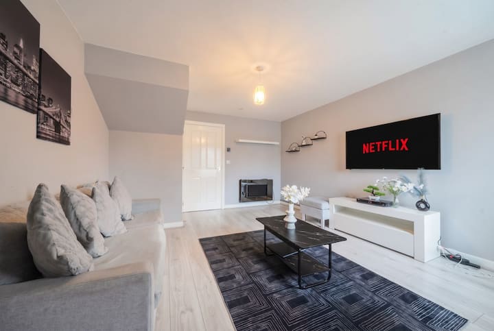 Contractor Friendly Stay - Garden, Parking, Wifi - Wolverhampton
