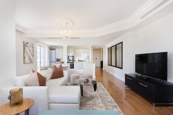 Chic 3-bedroom Apartment - Claremont