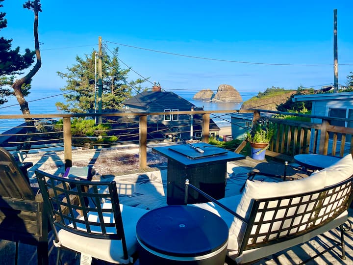 Oceanside Property With View - Oceanside, OR
