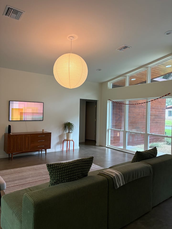 Mid-century Modern Dwelling - Sanford, FL