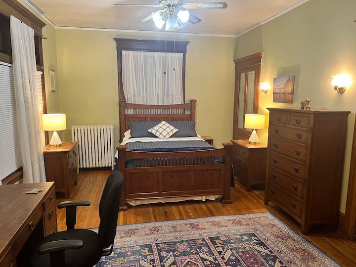 Beautiful 1-br Apt In Historic Home - Bridgeport, CT