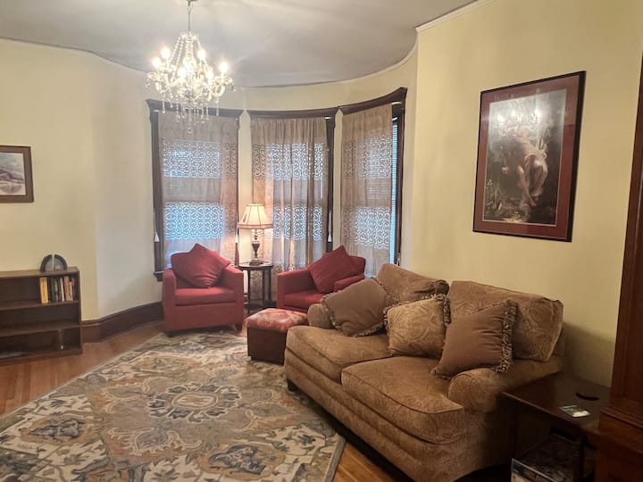 Beautiful 1-br Apt In Historic Home - Stratford, CT