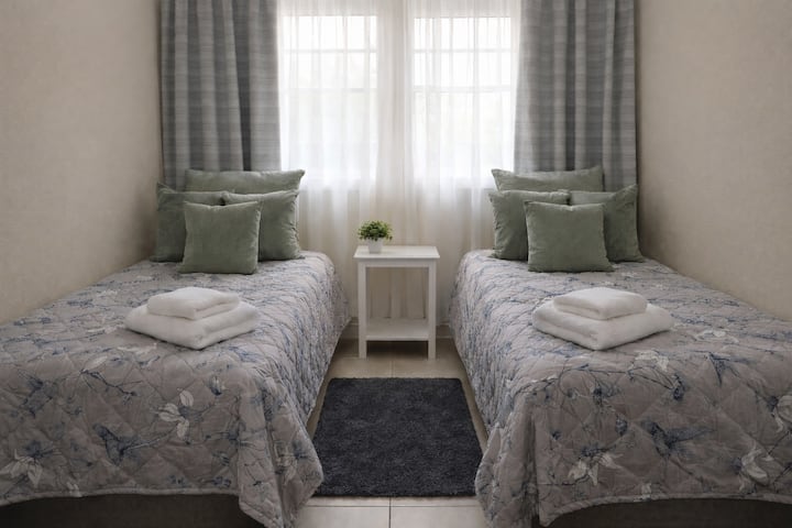 Mountain View Twin 1 24/7solar/ Borehole Gas Wifi - Zambia