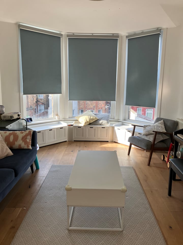 Bright Spacious First Floor Apartment - London