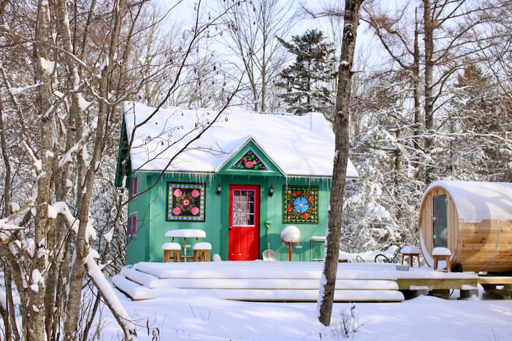Artsy Tiny House & Cedar Sauna - Acadia National Park