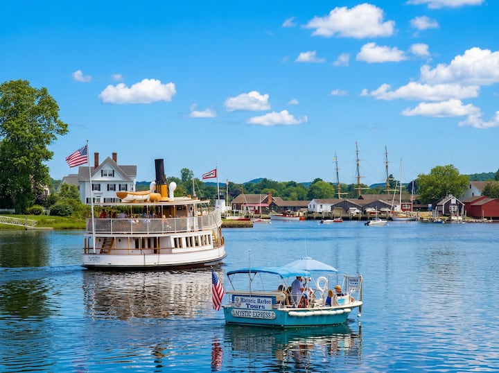 Lux Downtown Bungalow Near Seaport & Restaurants - Mystic, CT