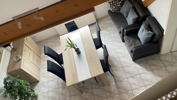 Große Helle Wohnung Auf 2 Etagen - Karlsruhe