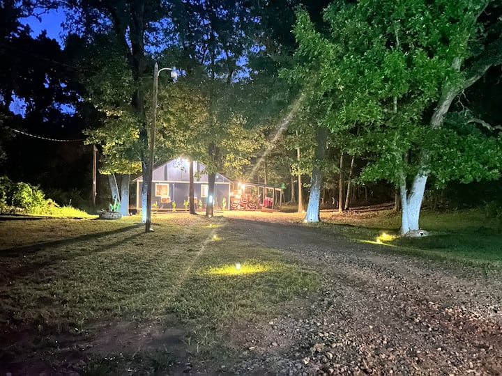 Beach 1 Mi| Wi-fi| Swing| Fire-pit| Covered Patio - Lake Texoma