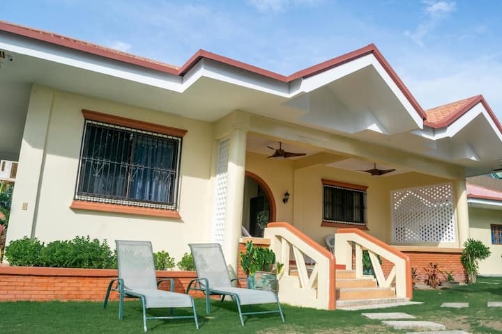 El Retiro Beach House - Dumaguete