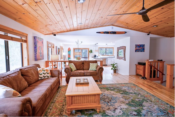 Kingswood Cabin With Jacuzzi And Billiards Room - Kings Beach, CA