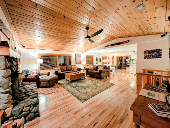 Kingswood Cabin With Jacuzzi And Billiards Room - Kings Beach, CA